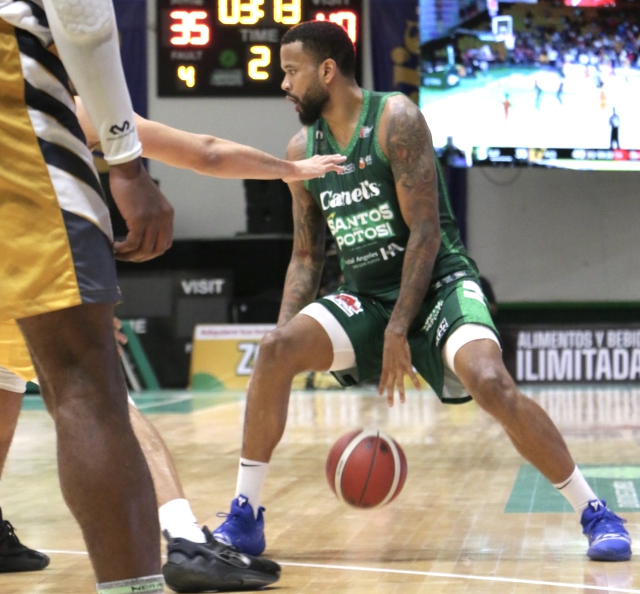 Henríquez 16 puntos, +15 de valoración en revés de Santos ante Abejas ...