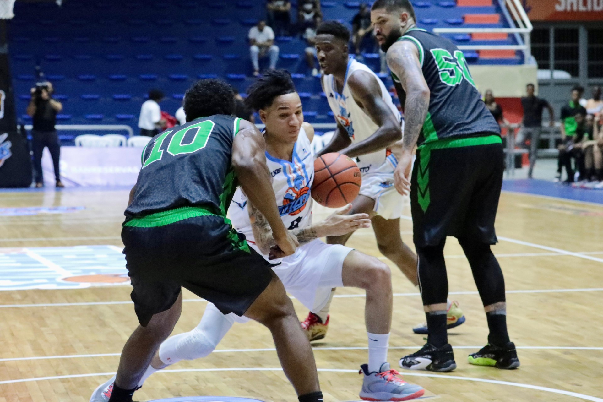 Bautista 13 puntos, 8 asistencias en victoria de Titanes ante Soles ...